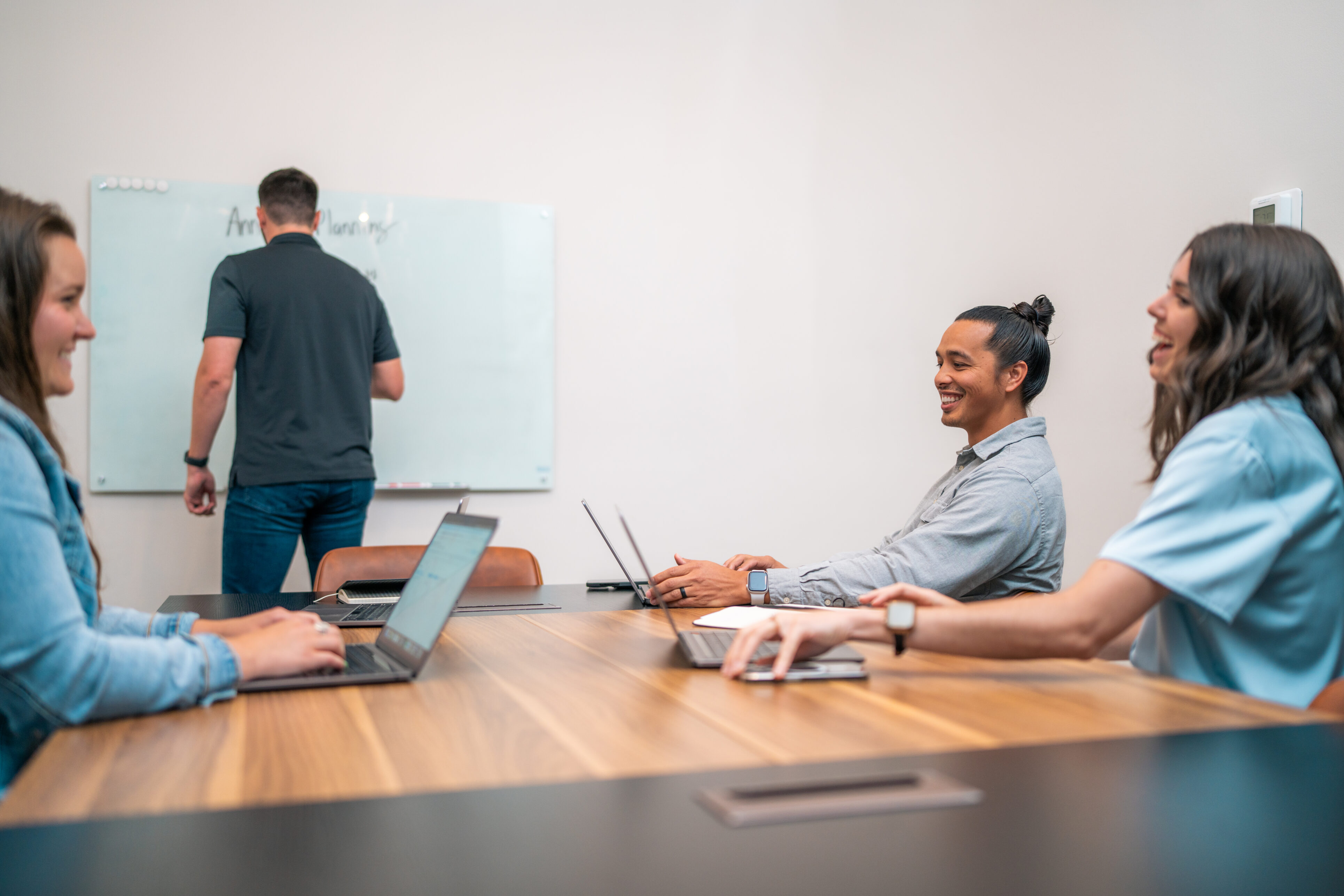 What Sets a Full-Service Ad Agency Apart in Today’s Market? | Harbinger ...